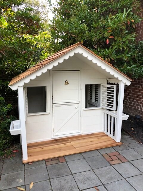 Little Alexandra Cottage 8x6 with Porch – Monkey Bunks